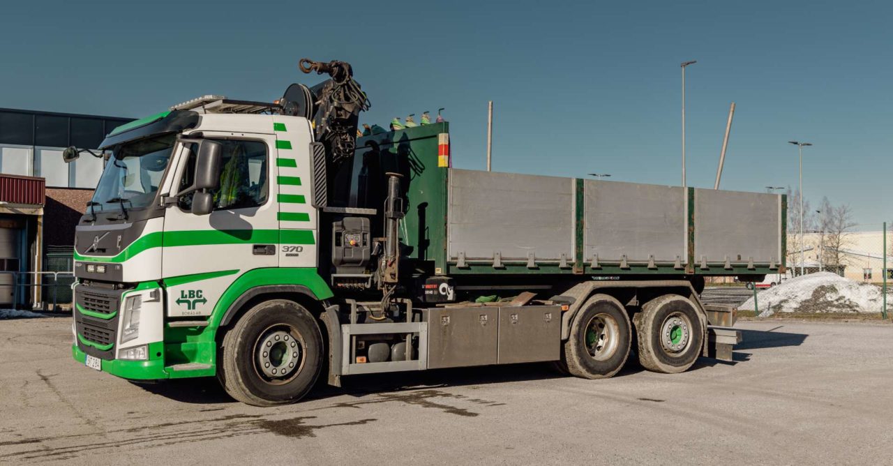HJ Schakt & Transport | Kranbilar för lyft i Göteborg & Borås
