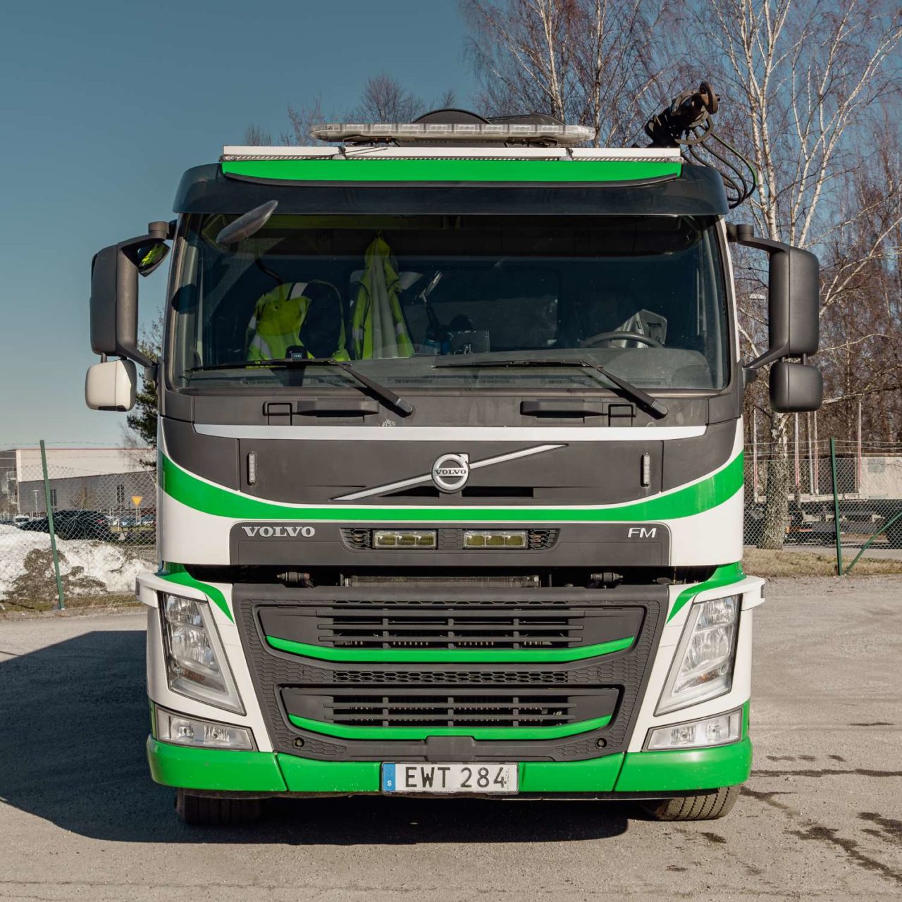 HJ Schakt & Transport | Kranbilar för lyft i Göteborg & Borås